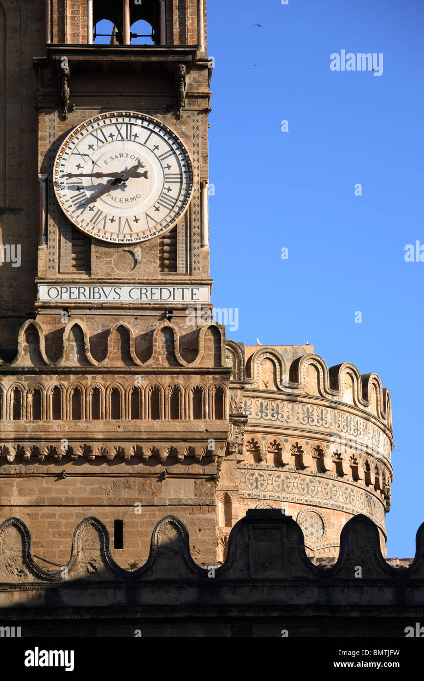 The cathedral clock hi-res stock photography and images - Alamy