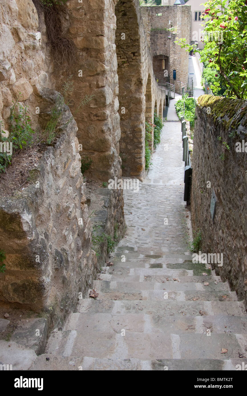 narrow medieval passageway steps path stone Stock Photo - Alamy