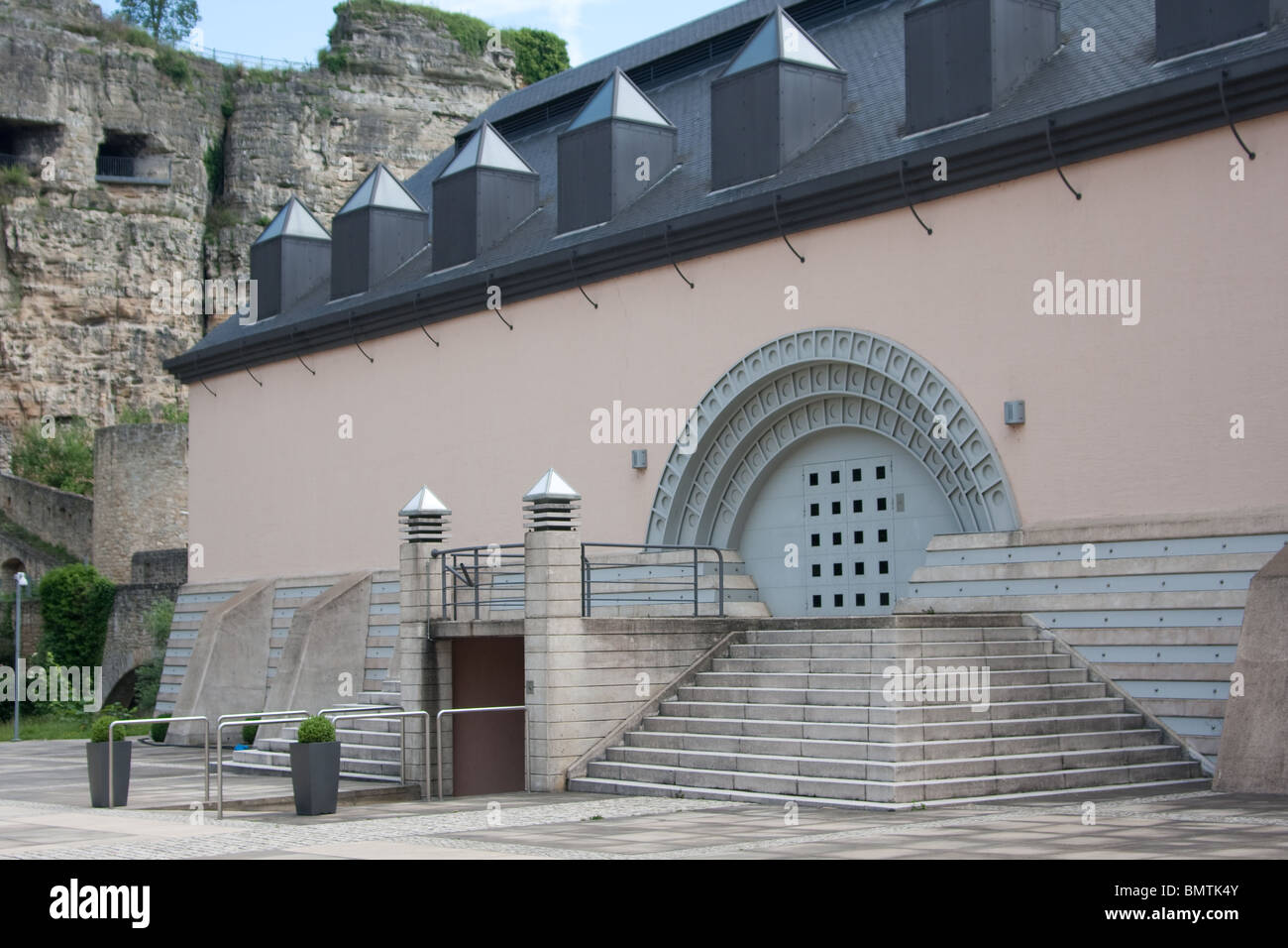 Château cliff fortification rampart steps entrance Stock Photo - Alamy