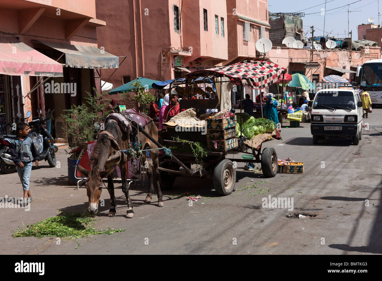 Marrakech street view hi-res stock photography and images - Alamy