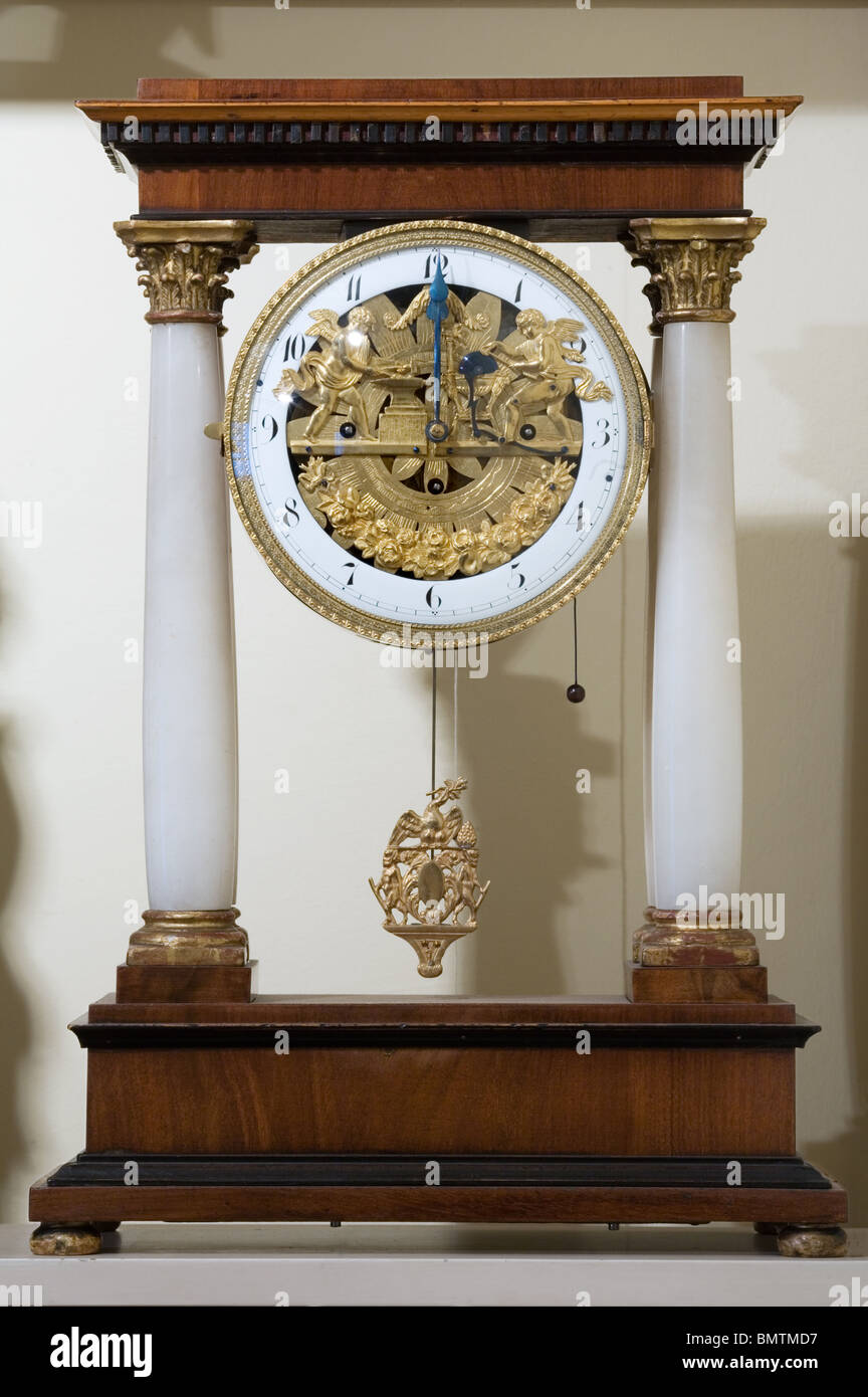 Vintage building clock hi-res stock photography and images - Alamy