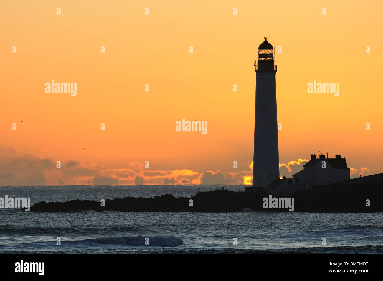 Scurdie ness lighthouse hi-res stock photography and images - Alamy