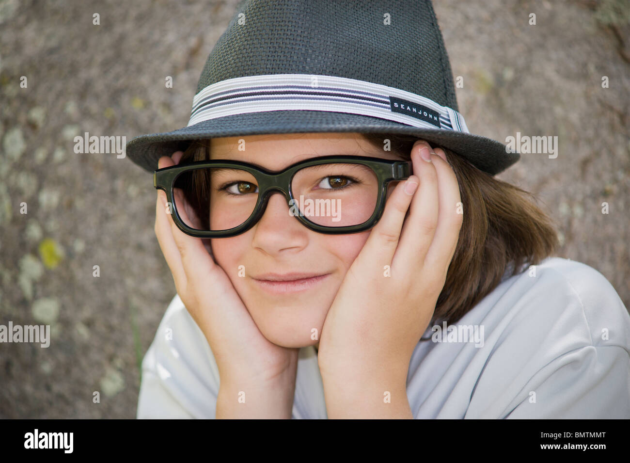 MR 884 The cute and intellectual Lora Carter seems to be lost in ...