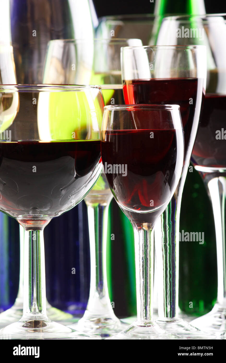 Outline wine glasses hi-res stock photography and images - Alamy