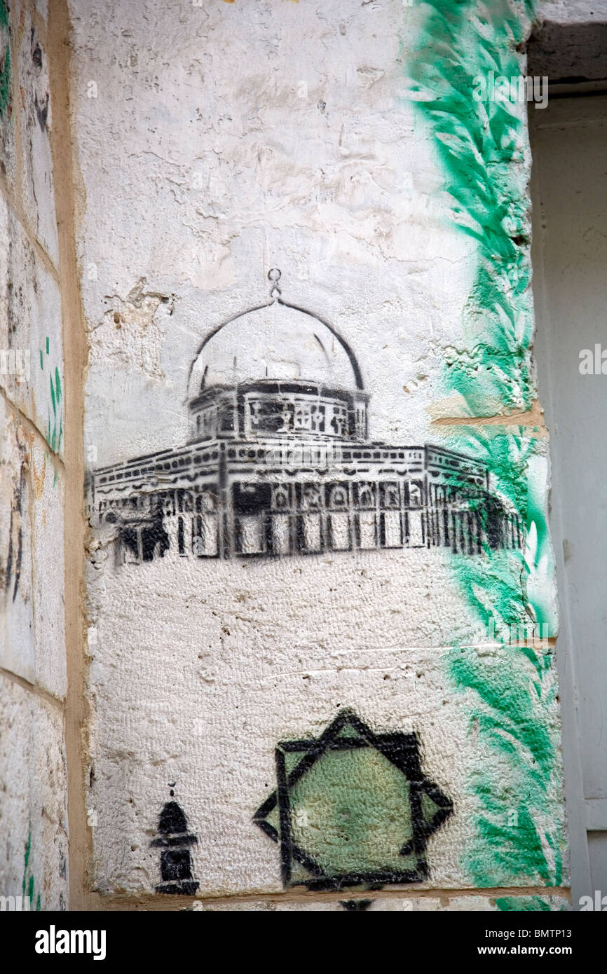 Graffiti of The Dome of the Rock on a wall in Jerusalem, Via Dolorosa ...