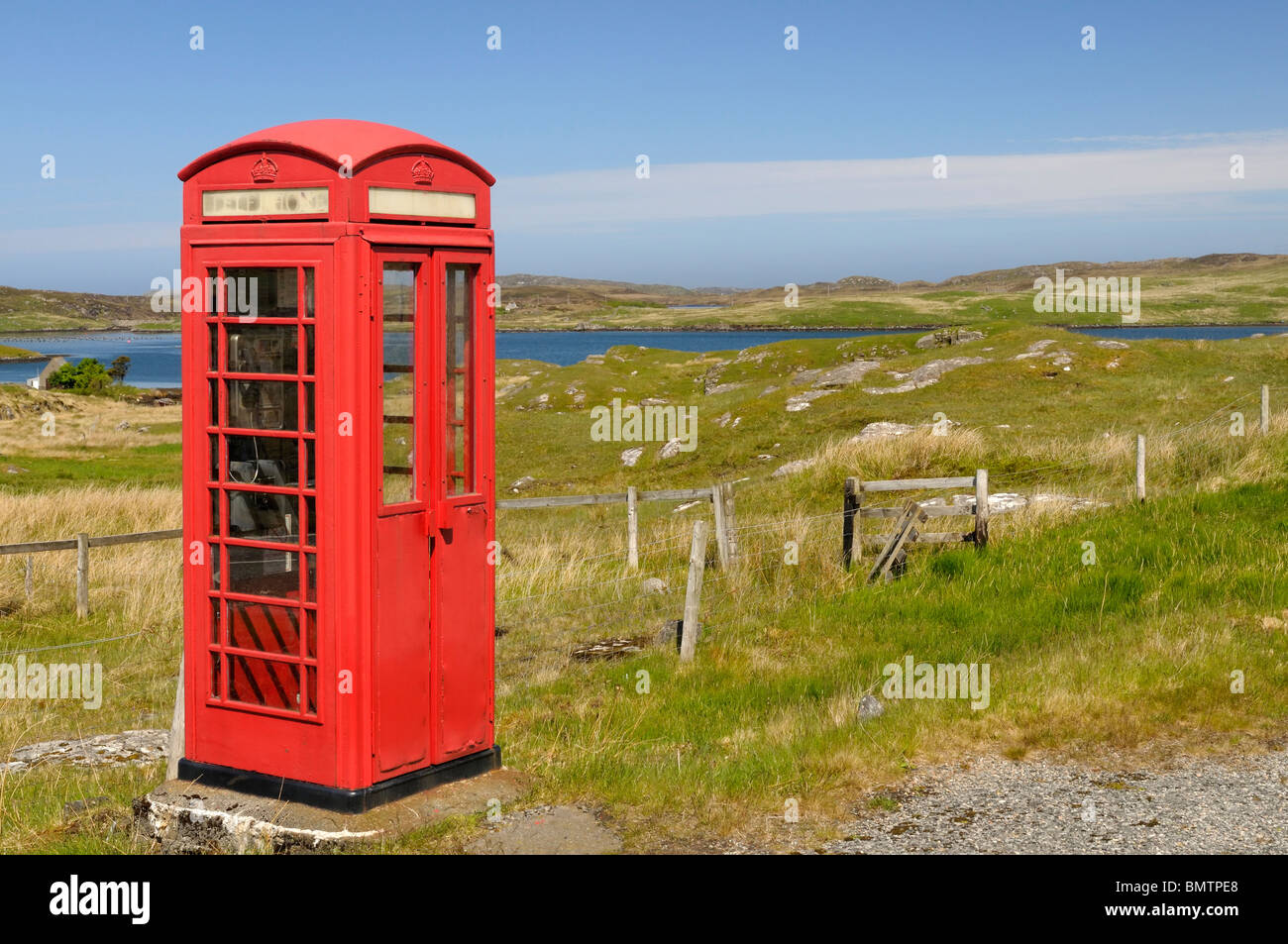 Rural red telephone box kiosk hi-res stock photography and images - Alamy