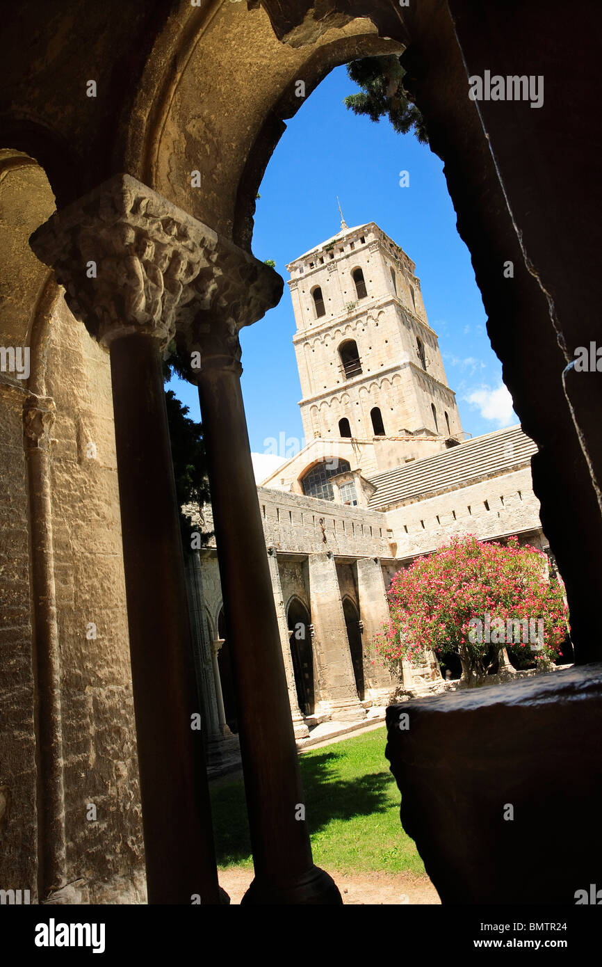 Arles church of st trophime hi-res stock photography and images - Alamy