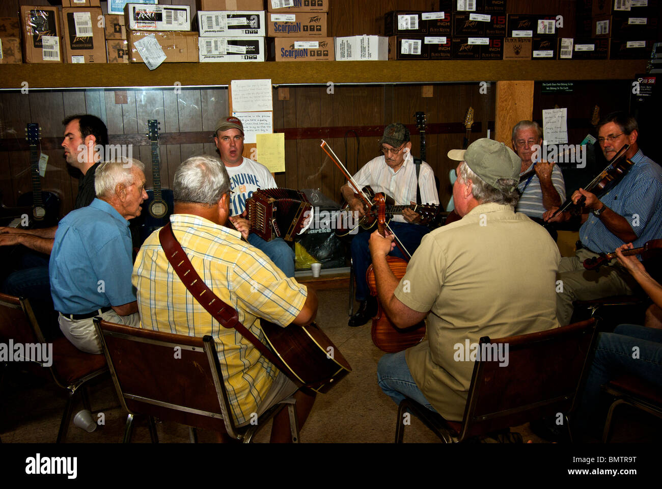 Piano showroom hi-res stock photography and images - Alamy