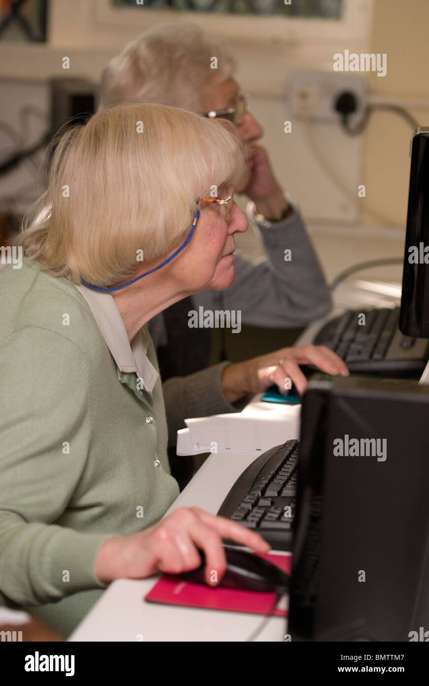 Internet surfers hi-res stock photography and images - Alamy