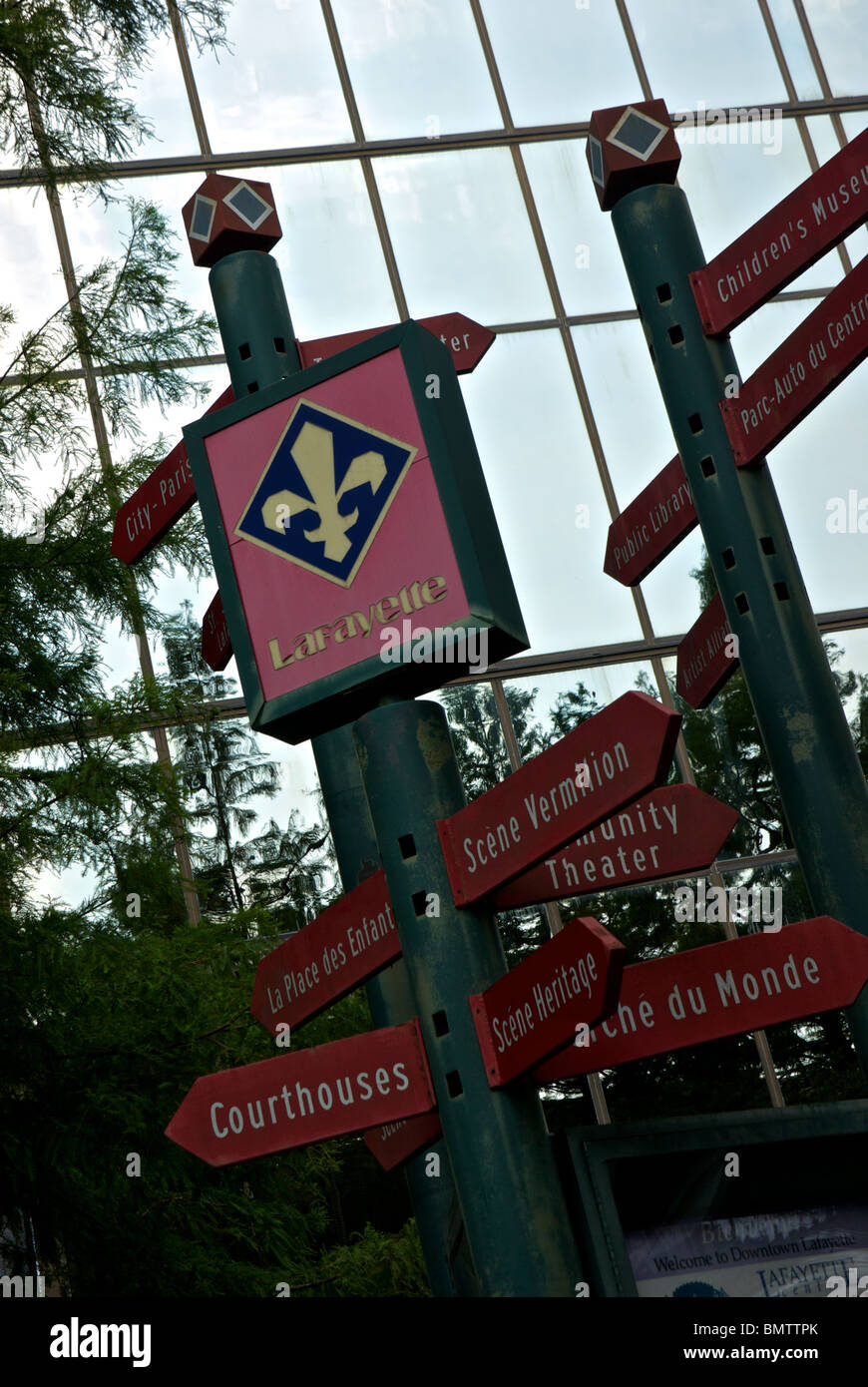 French language signs hi-res stock photography and images - Alamy