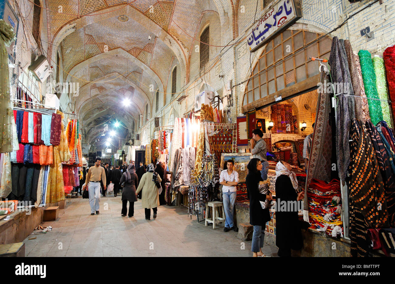 Interior of the Bazaar-i Vakil souk, Shiraz, Iran Stock Photo - Alamy