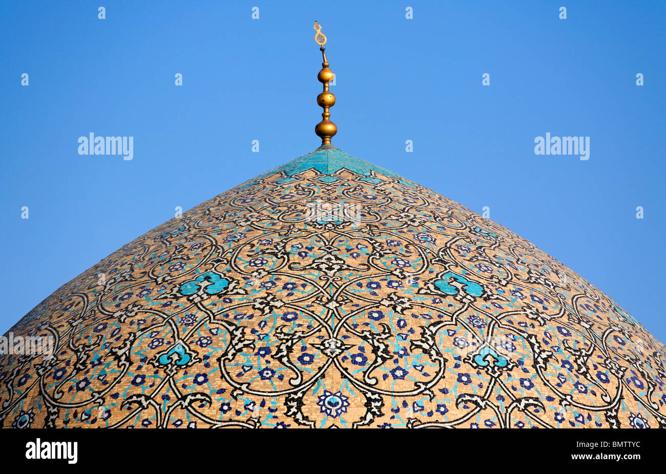 Dome of the Masjid-i Sheikh Lotfallah mosque, Isfahan, Iran Stock Photo ...