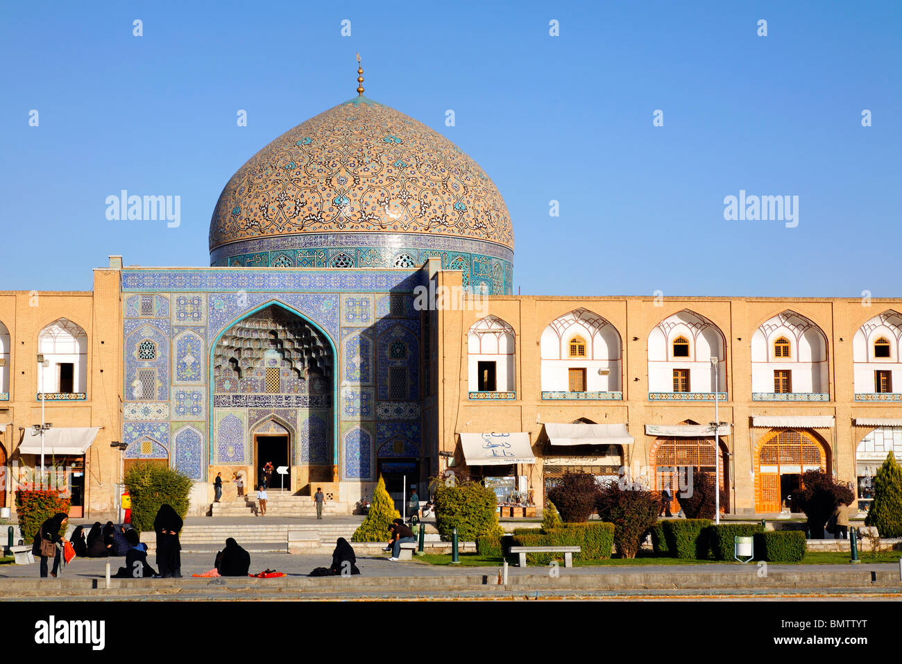 The Masjid-i Sheikh Lotfallah mosque in the Maydan Imam, Isfahan, Iran ...