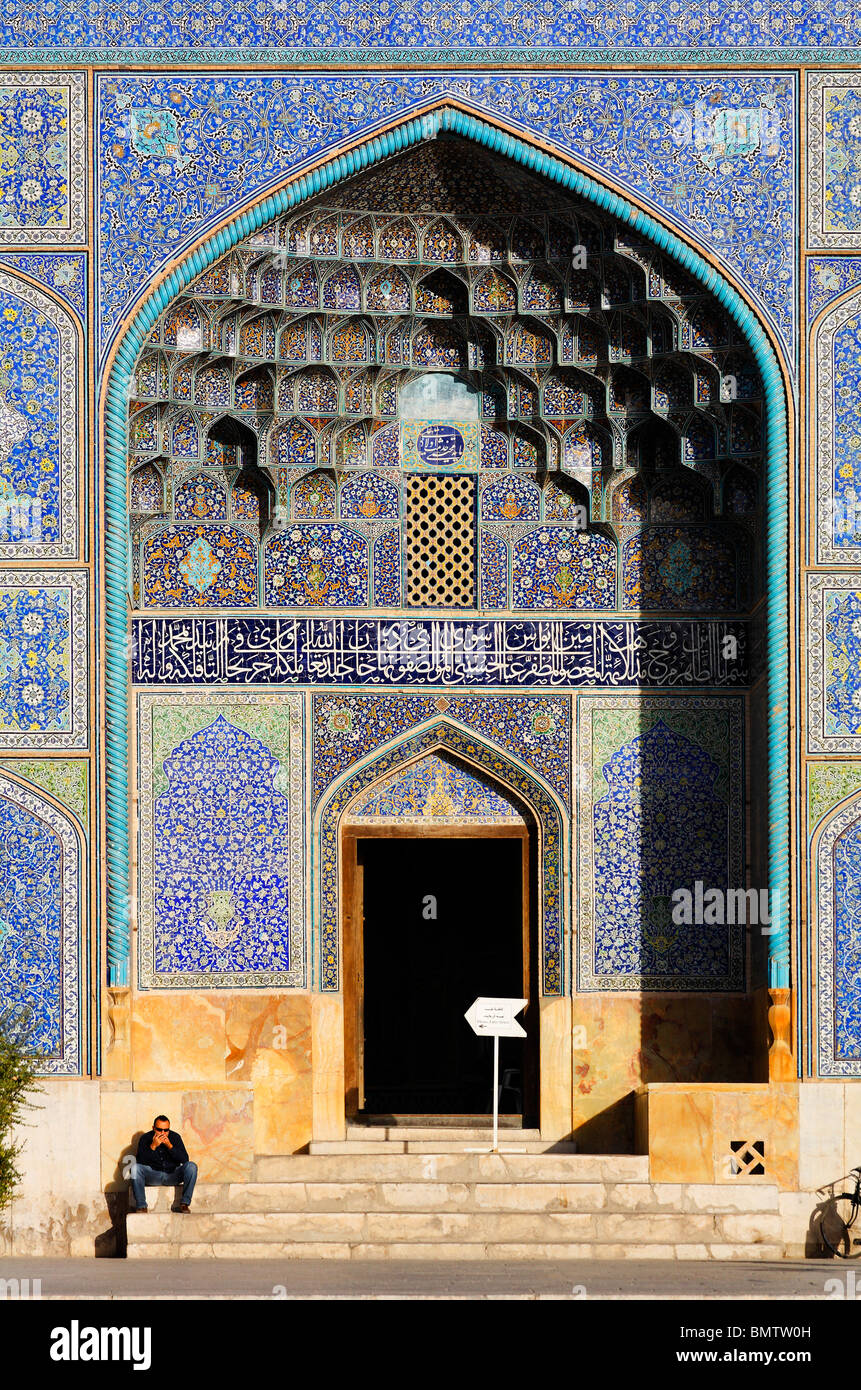 Isfahan mosque lotfallah entrance hi-res stock photography and images ...