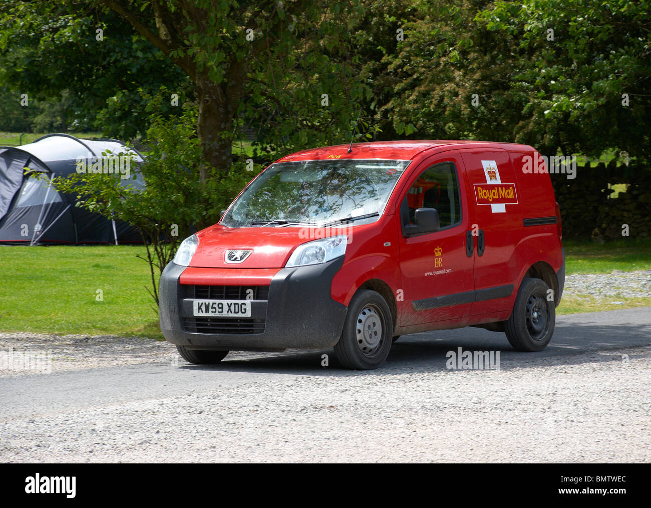 Royal mail van delivering letters hi-res stock photography and images ...