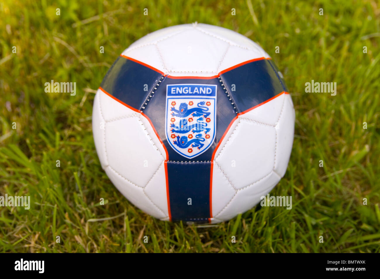 Three lions of england hi-res stock photography and images - Alamy