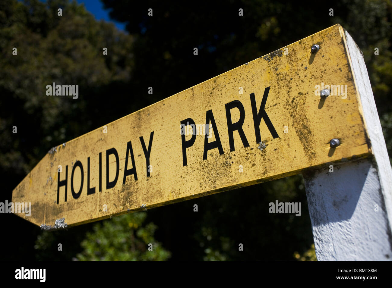 Holiday park road sign Stock Photo - Alamy