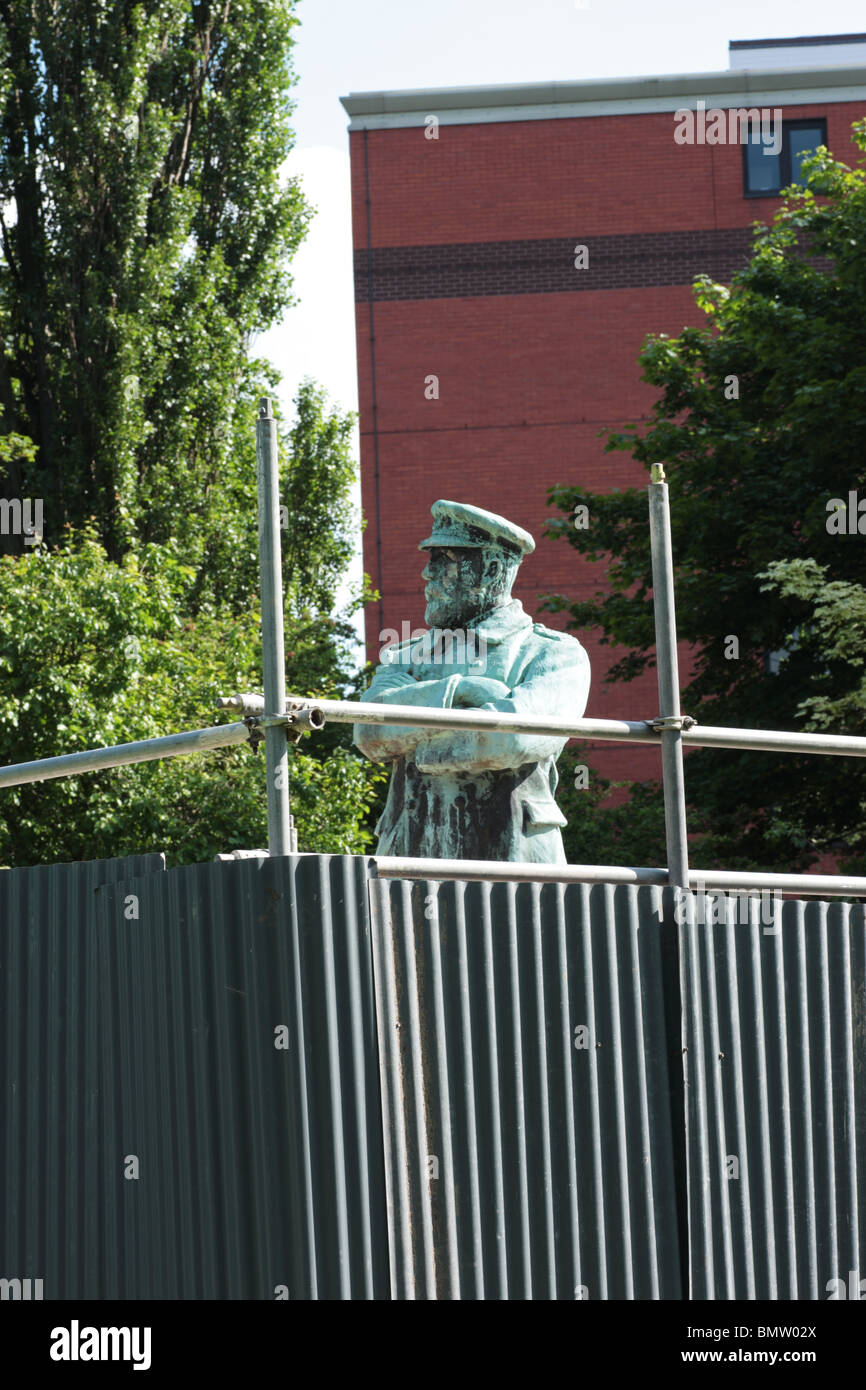 Statue captain edward john smith hi-res stock photography and images ...