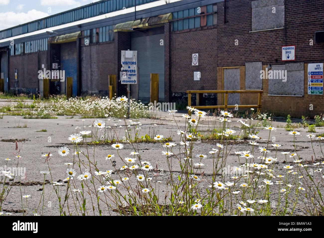 Derelict factories uk hi-res stock photography and images - Alamy