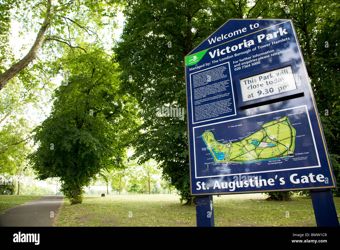 Entrance to Victoria Park, Hackney, London Stock Photo - Alamy