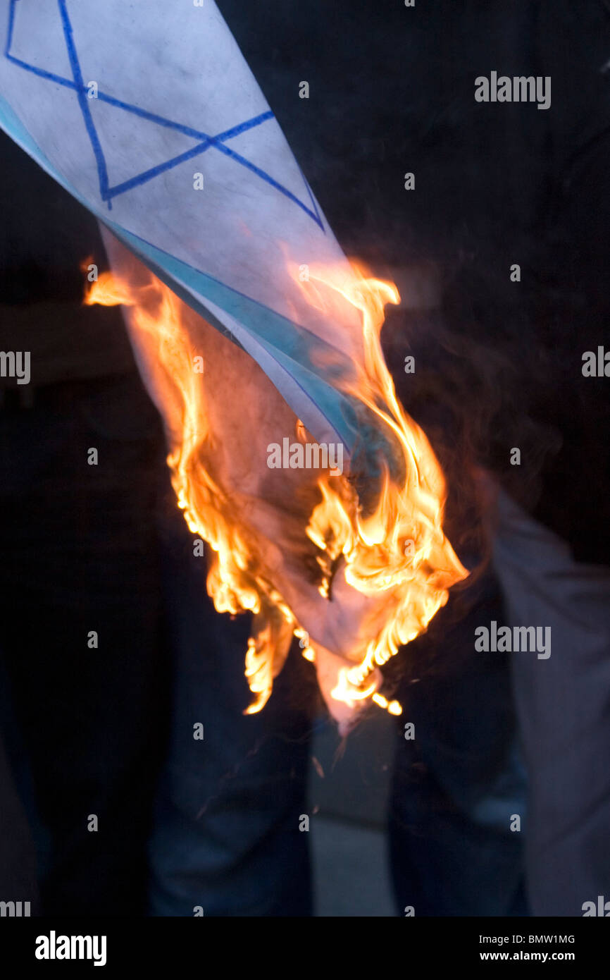 Burning flag hi-res stock photography and images - Alamy