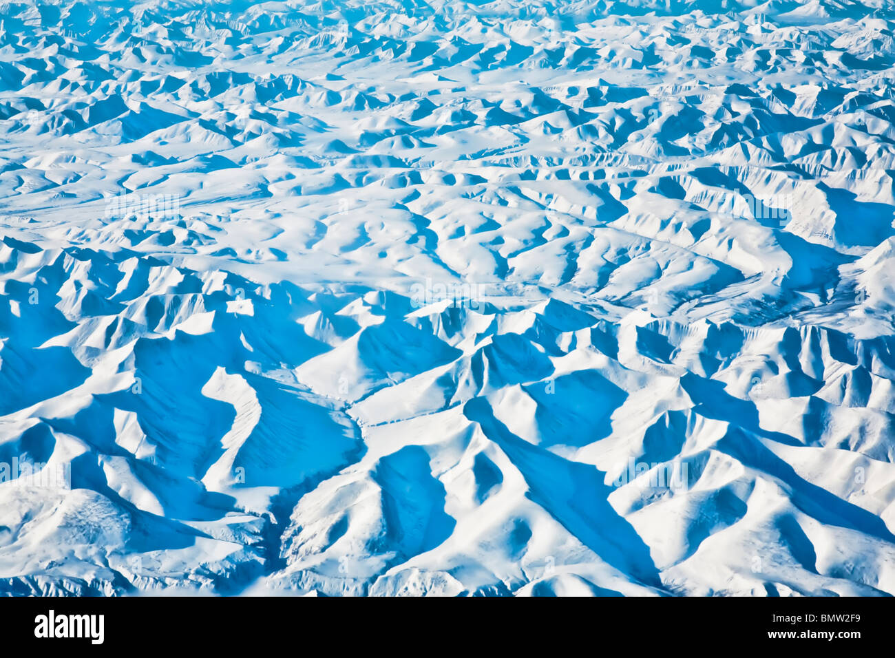 Frozen terrain of the arctic showing mountains Stock Photo - Alamy