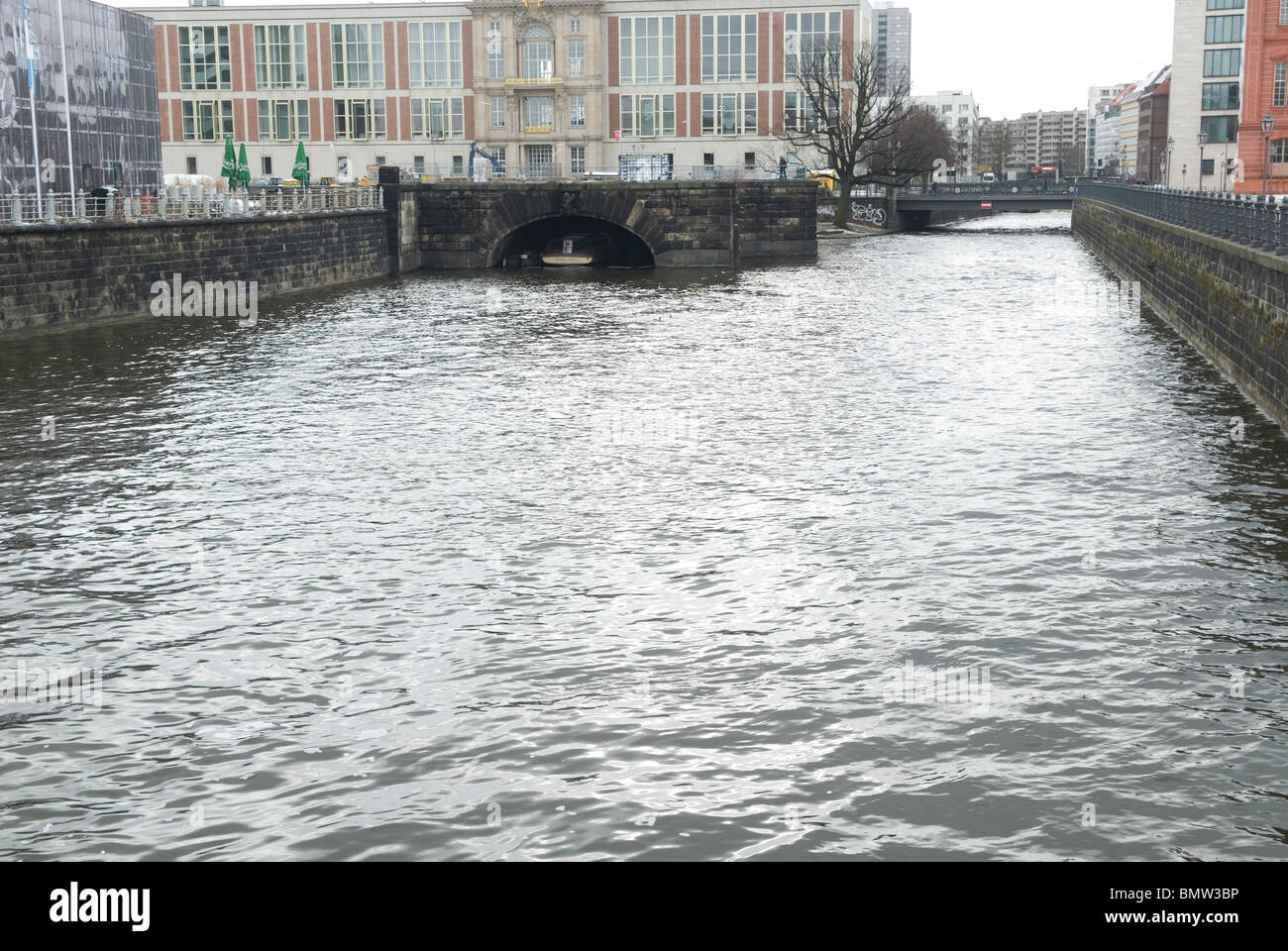 Berlin waterway hi-res stock photography and images - Alamy