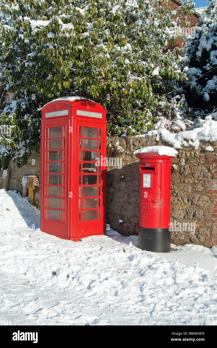 Royal mail pillar box hi-res stock photography and images - Alamy