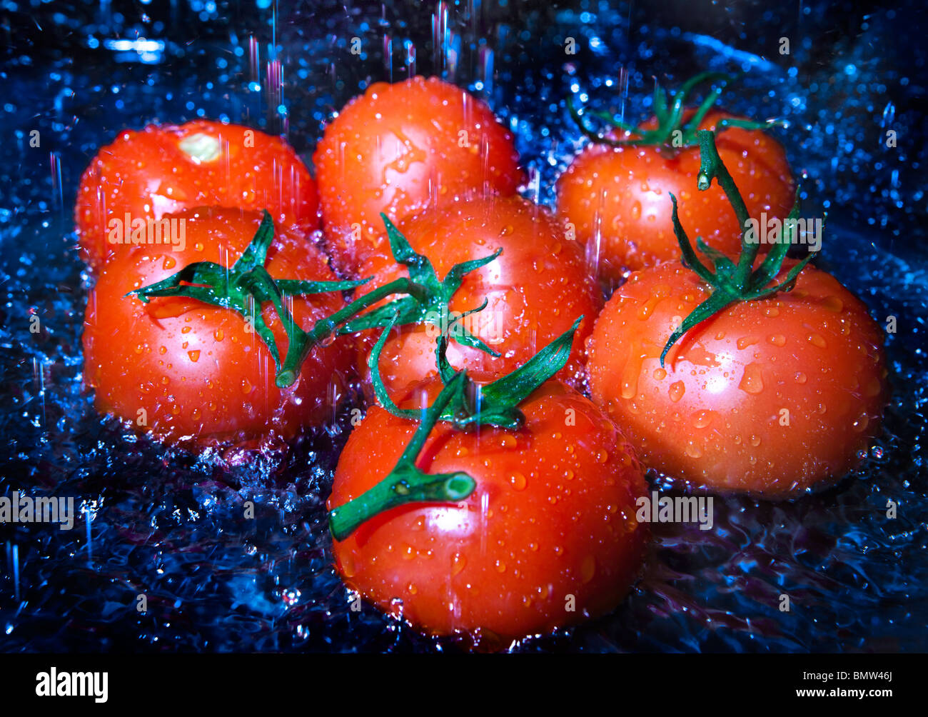 Falling fresh red tomatoes motion hi-res stock photography and images ...