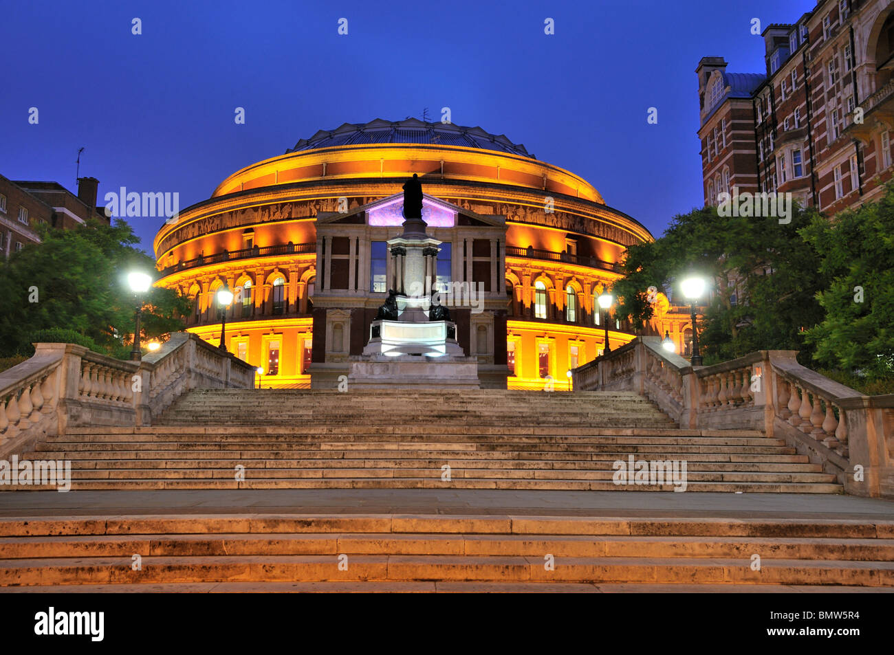Royal Albert Hall at night Stock Photo - Alamy