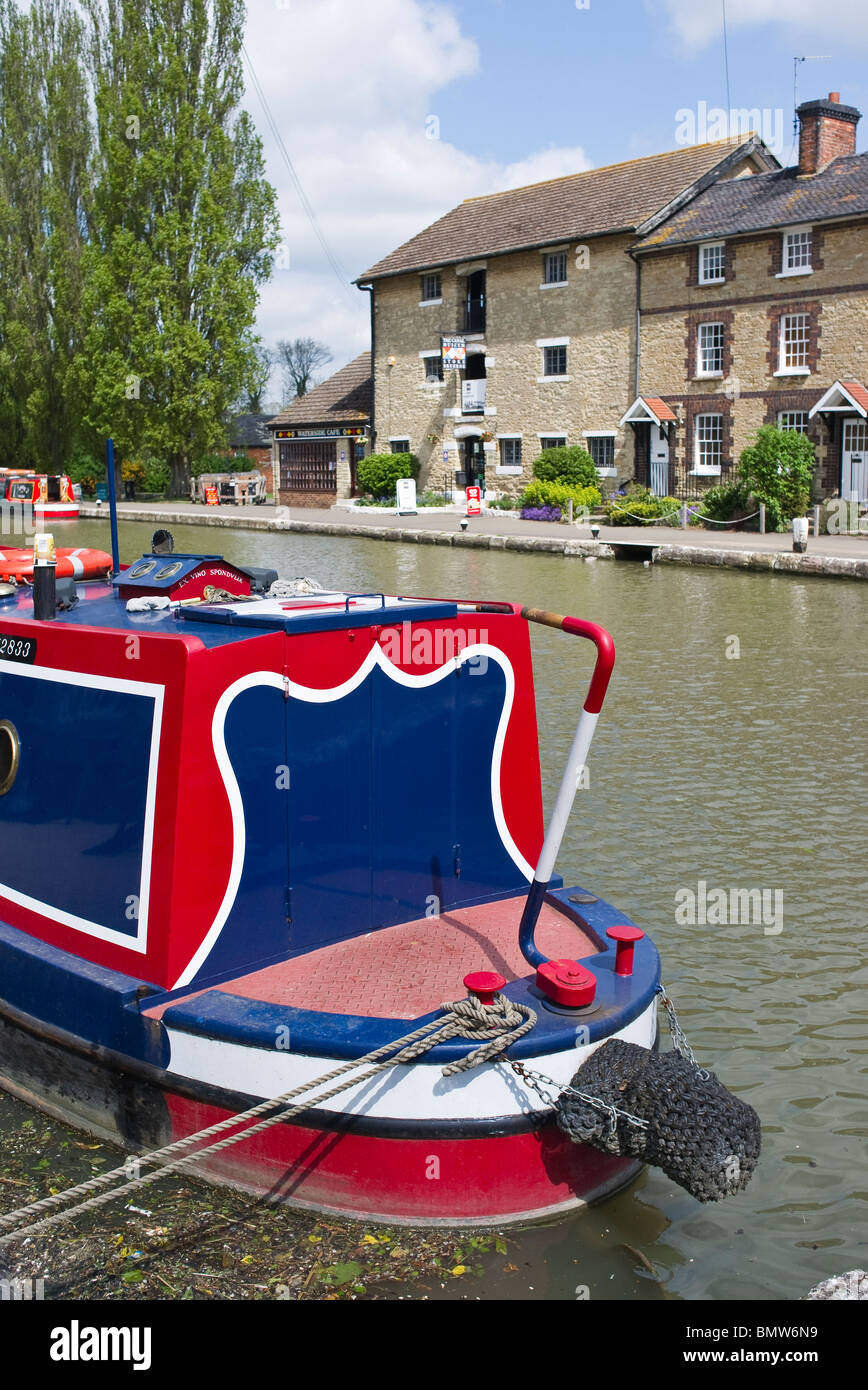 Red white and blue painted narrow boat on Grand Union canal at "Stoke ...