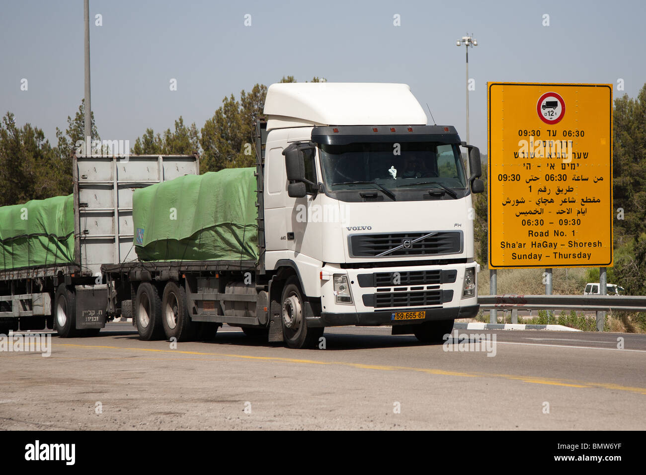 Sign restriction lorries hi-res stock photography and images - Alamy