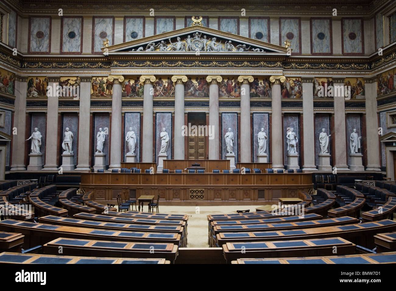 House of parlament interior hi-res stock photography and images - Alamy