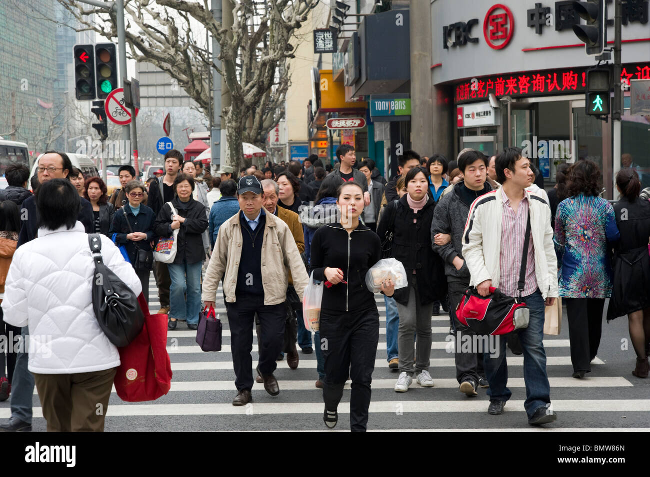 Crowded Huaihai Road, Shanghai, China Stock Photo - Alamy