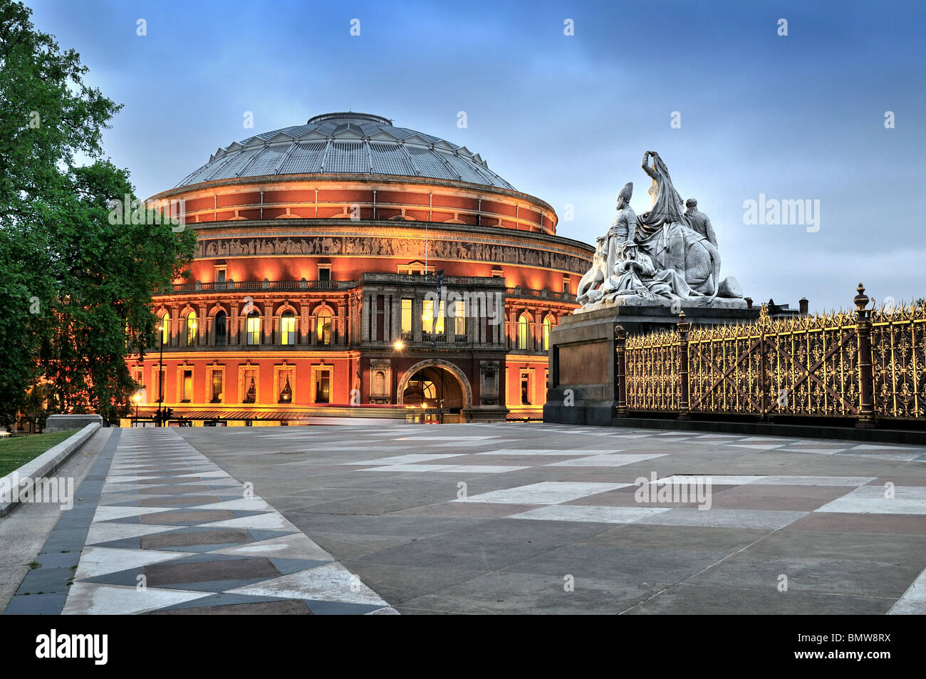 Royal Albert Hall at night Stock Photo - Alamy