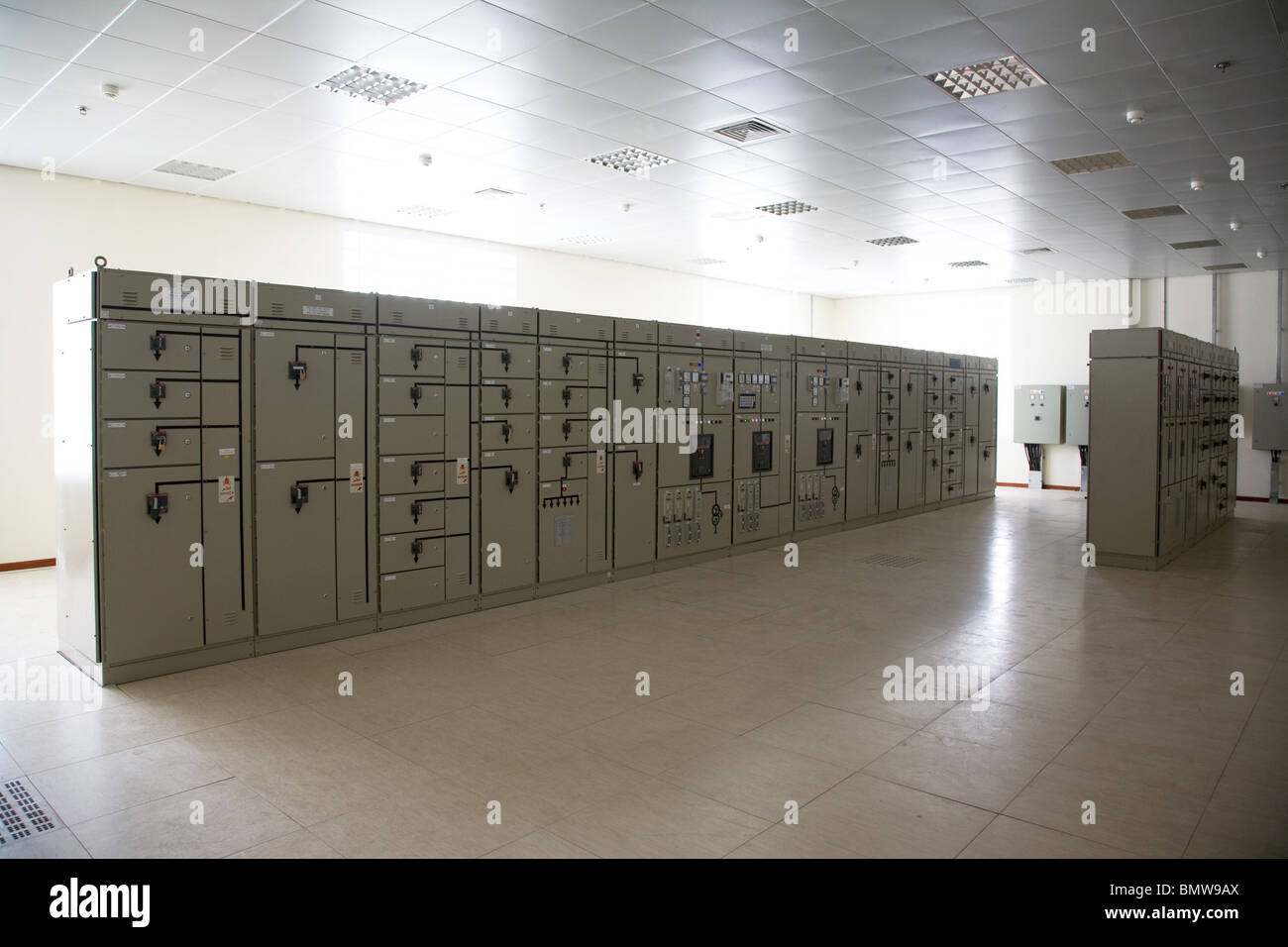 UAE Middle East Power Plant electricity electrical Stock Photo - Alamy