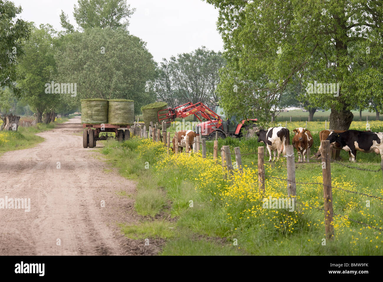 Field loading hi-res stock photography and images - Alamy