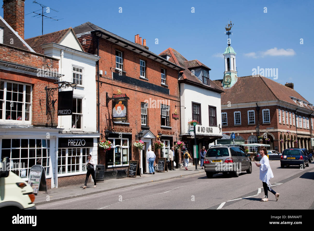 The queens head farnham hi-res stock photography and images - Alamy