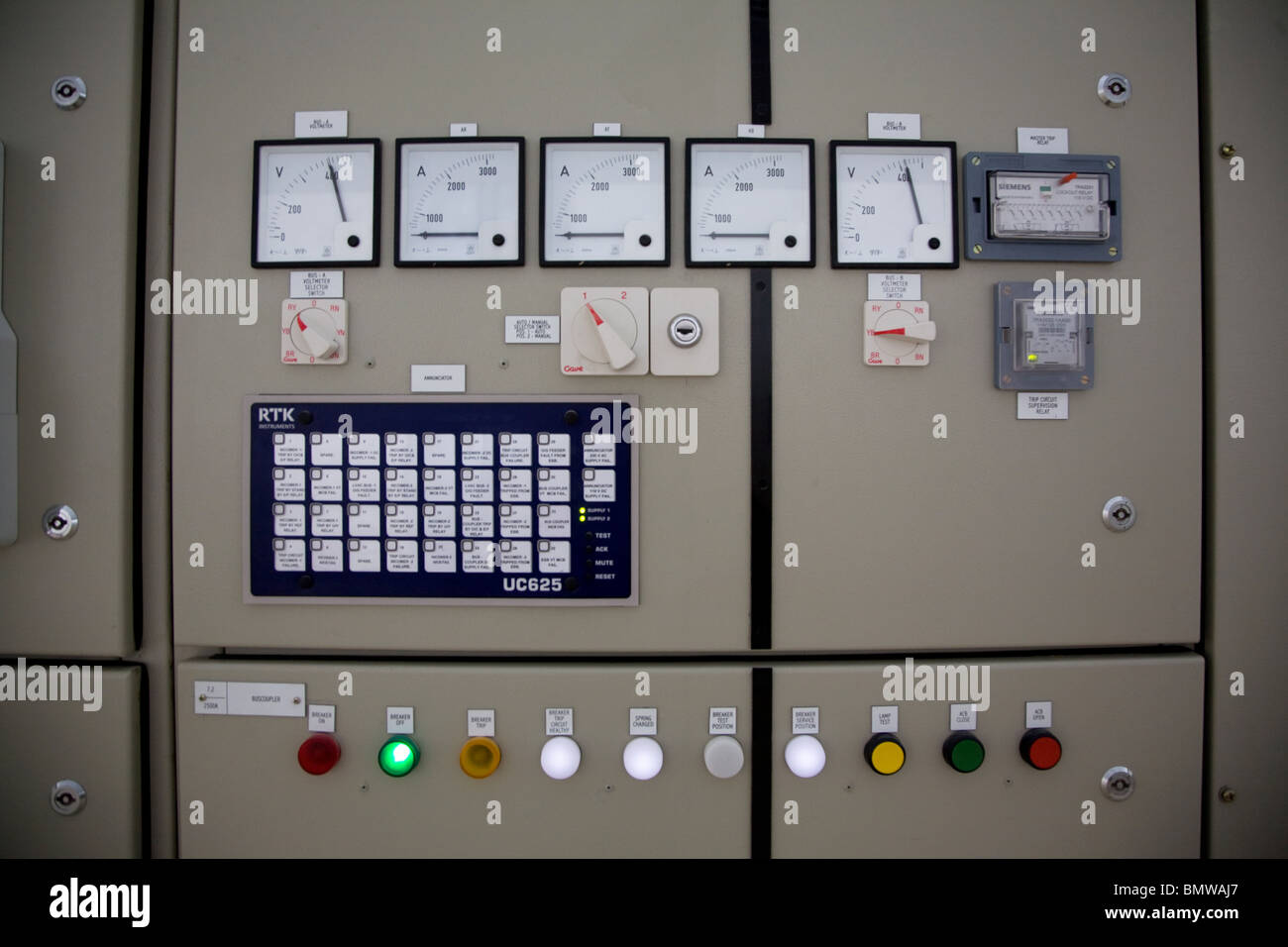 UAE Middle East Power Plant electricity electrical Stock Photo - Alamy