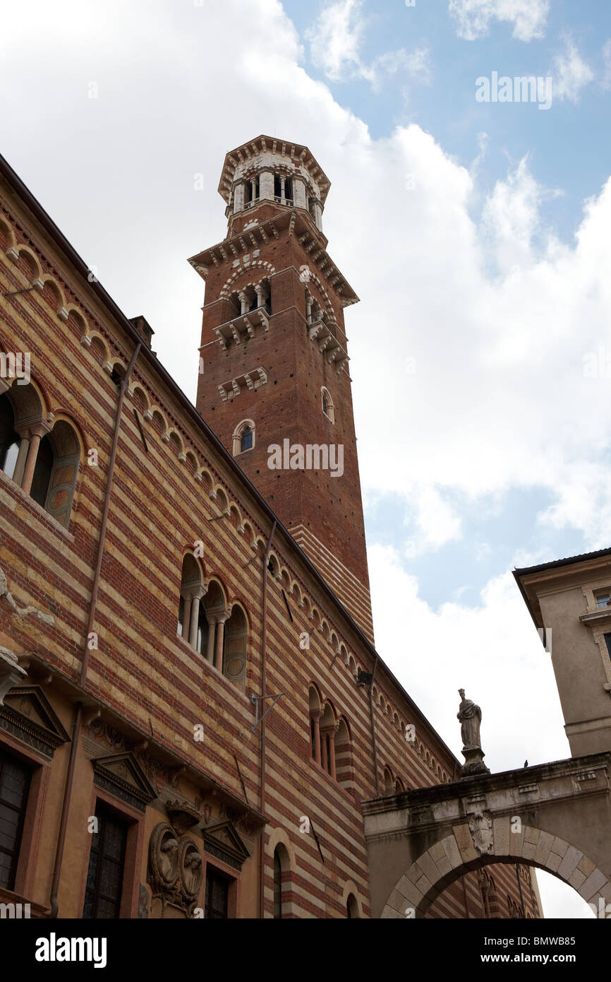 Lamberti Tower and Palazzo del Comune in Verona, Italy Stock Photo - Alamy