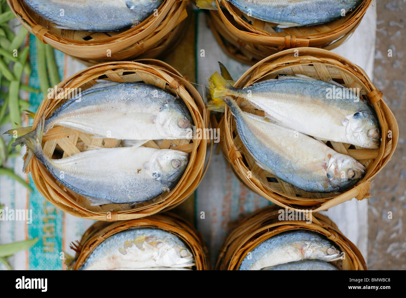 Fish in baskets on sale in a Laos market Stock Photo - Alamy