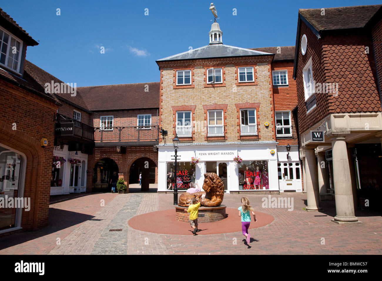 Lion and Lamb Yard, Farnham Surrey Stock Photo - Alamy