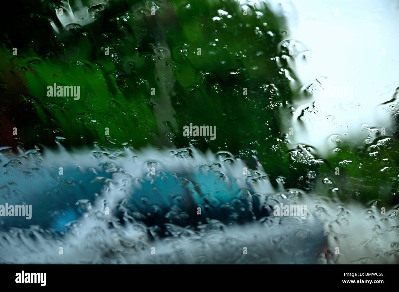 Rain drops on windscreen hi-res stock photography and images - Alamy