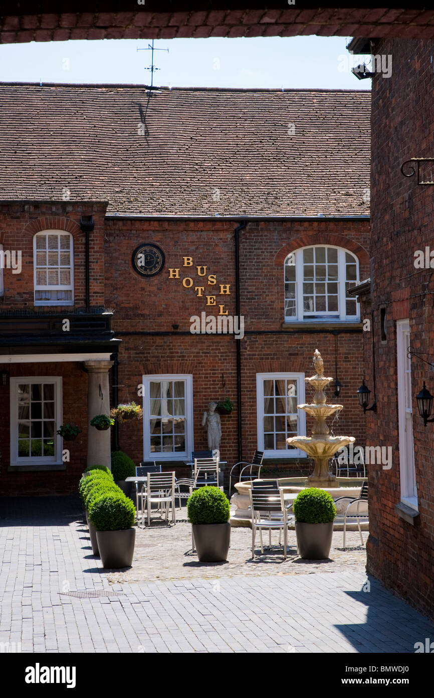 Courtyard at the Bush Hotel Farnham Surrey Stock Photo - Alamy