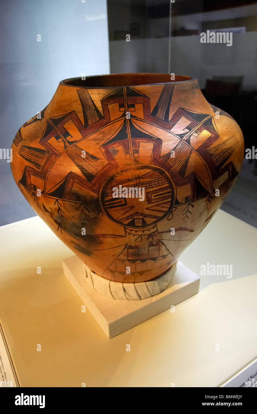 Native american museum artifact hi-res stock photography and images - Alamy