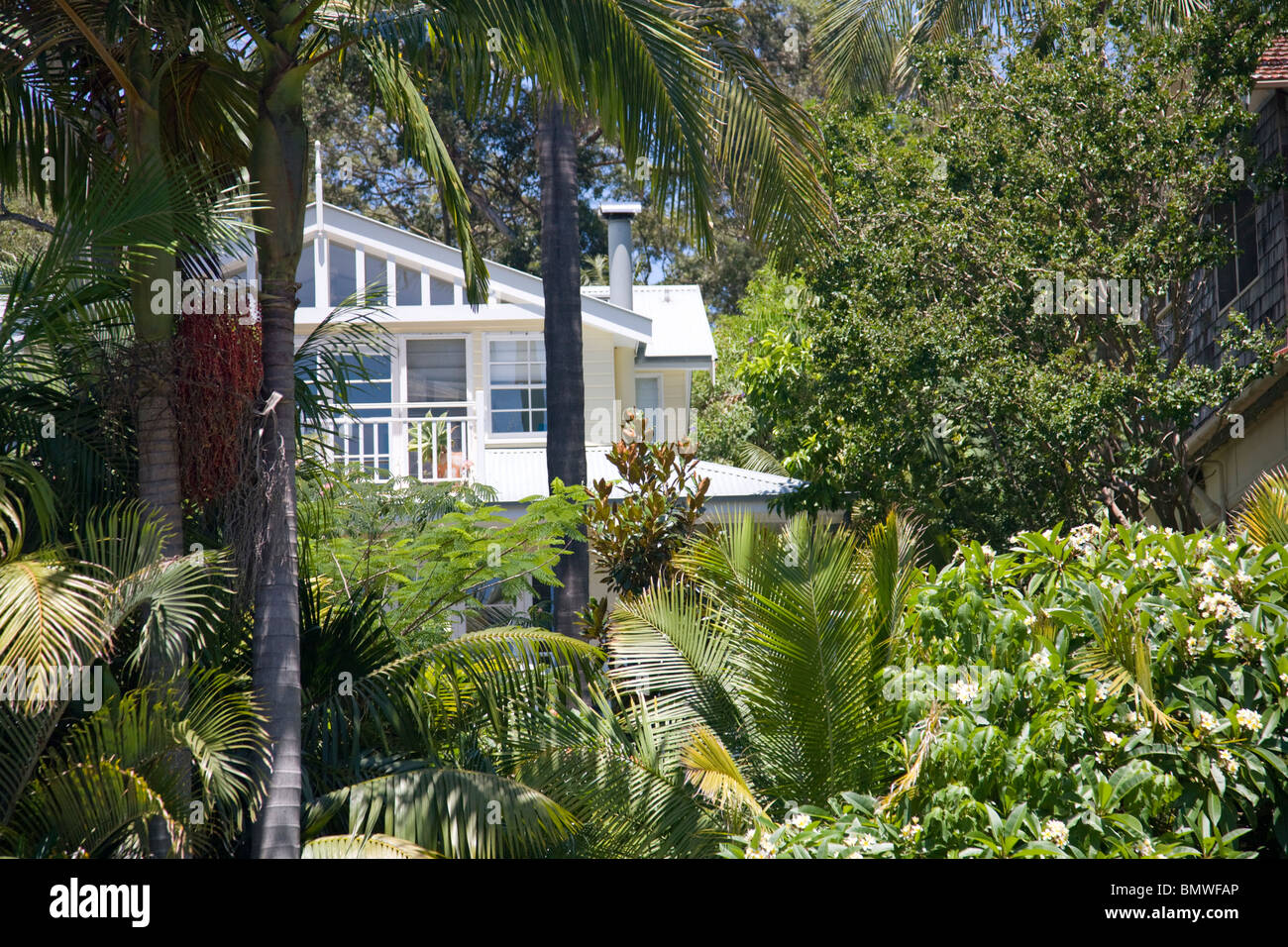 australian beach house in the suburb of avalon/clareville on sydneys ...