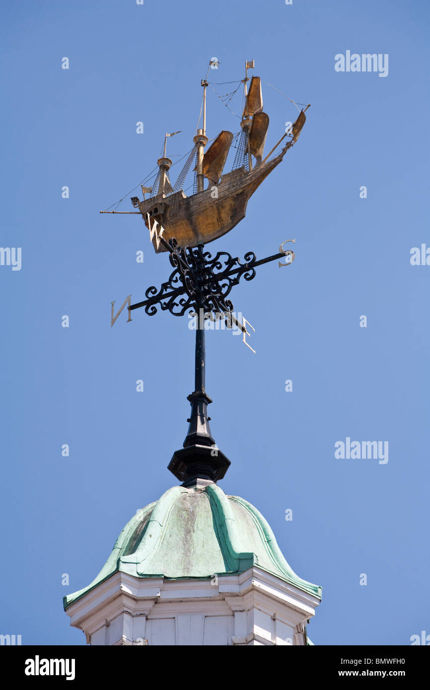 Golden Hind weather vane on Town Hall Buildings, Castle Street, Farnham ...