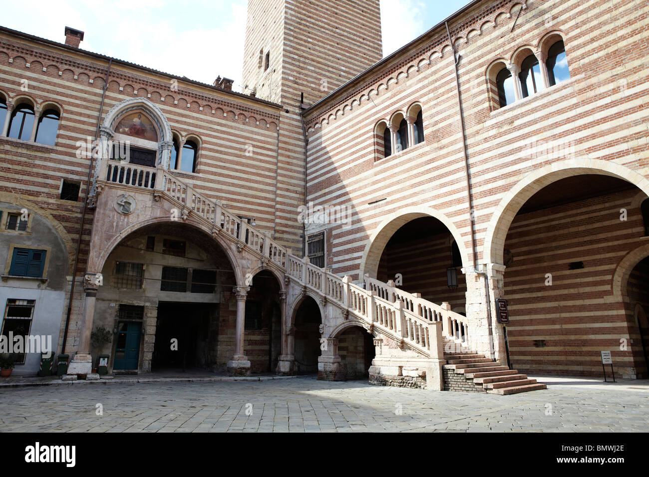 Comune verona hi-res stock photography and images - Alamy