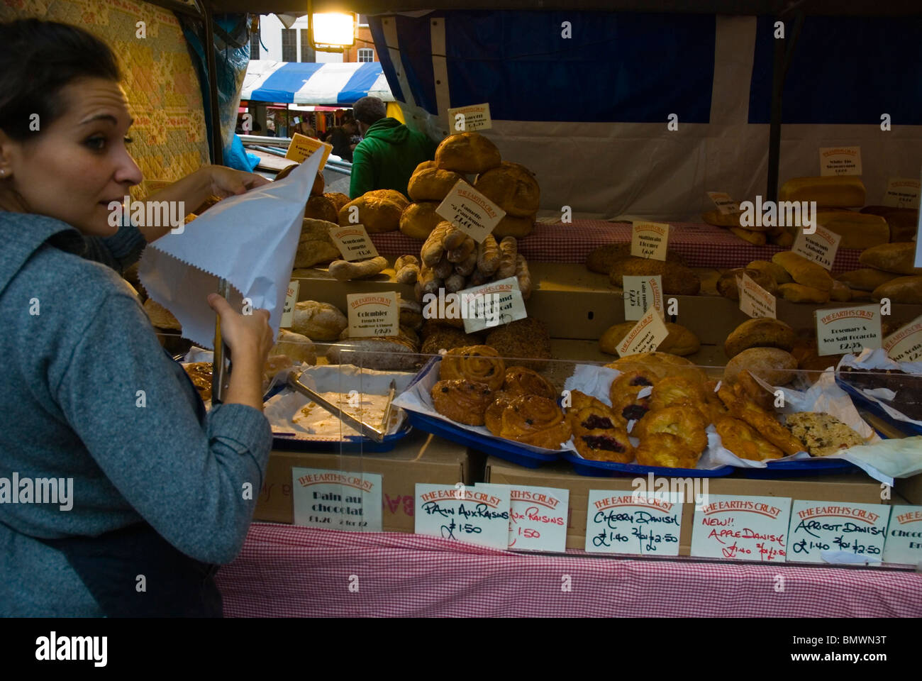 Woman english market square hi-res stock photography and images - Alamy
