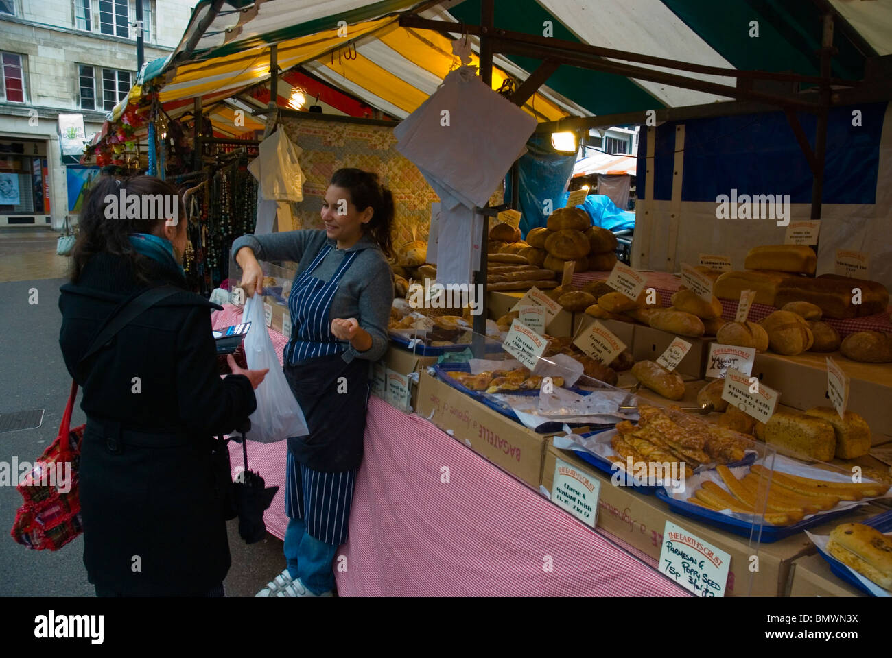 Woman english market square hi-res stock photography and images - Alamy